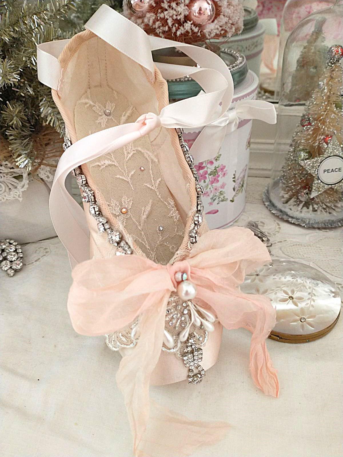 Satin Ballet Ballerina Pointe Toe Shoes Slippers Decorated Display Pale ...