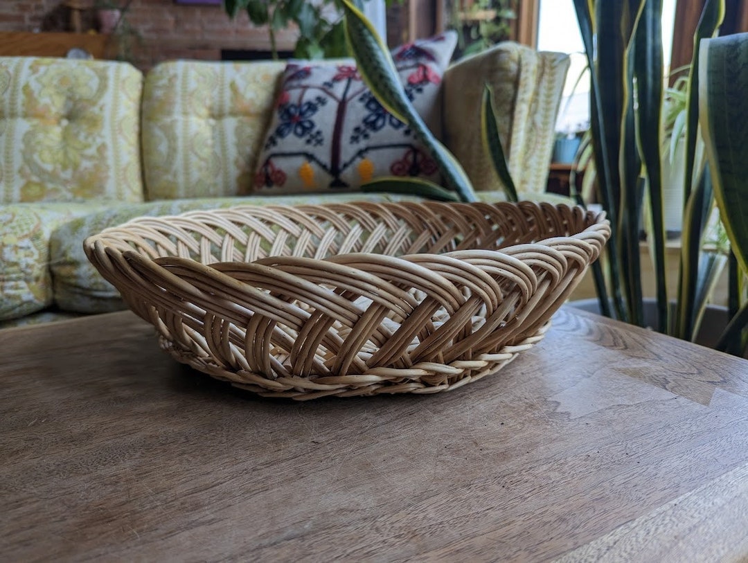 Round Woven Wicker Basket | Rustic Farmhouse Country Serving Fruit ...