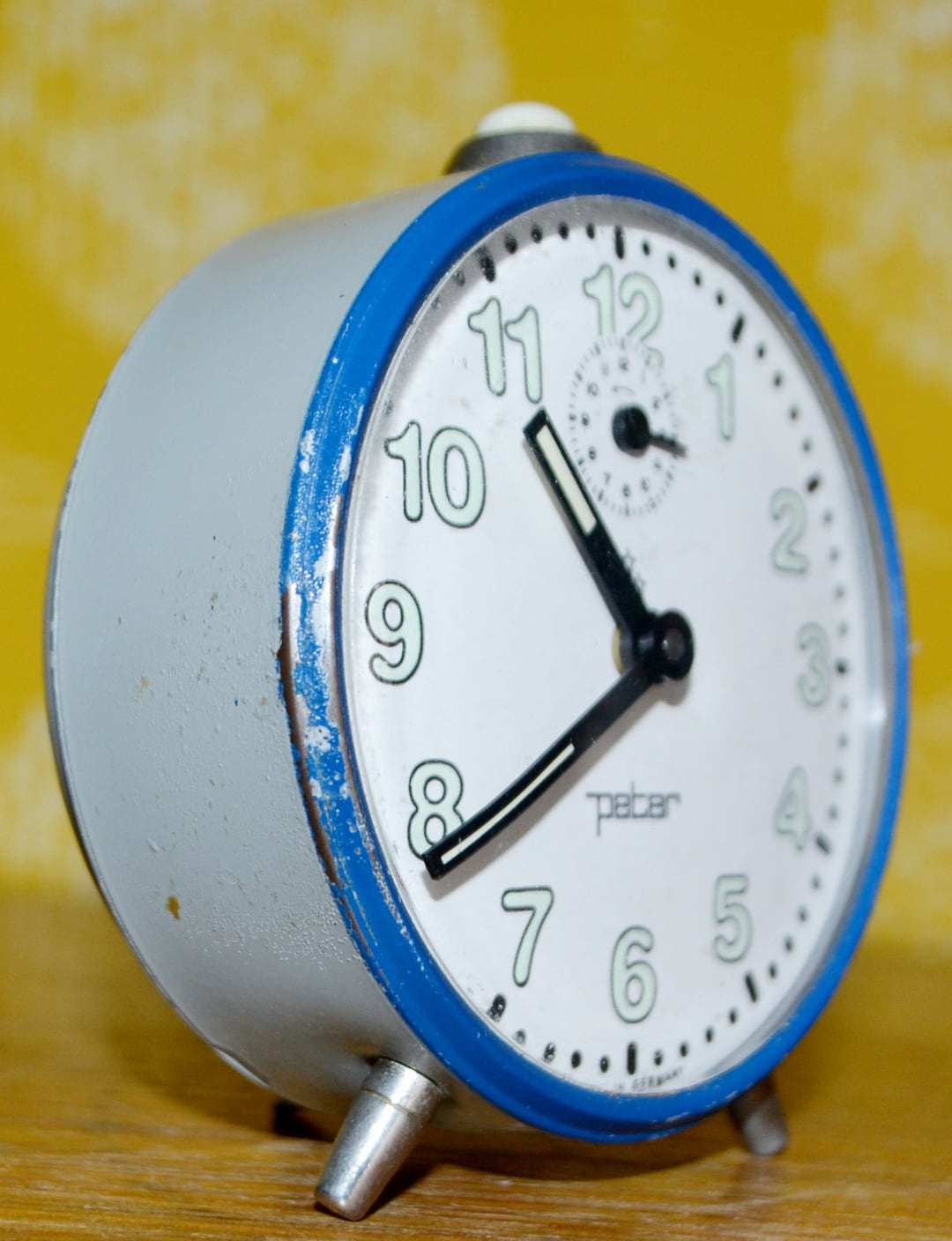 Vintage Alarm Clock Retro Design 50s Red / White Mid Century Retro ...