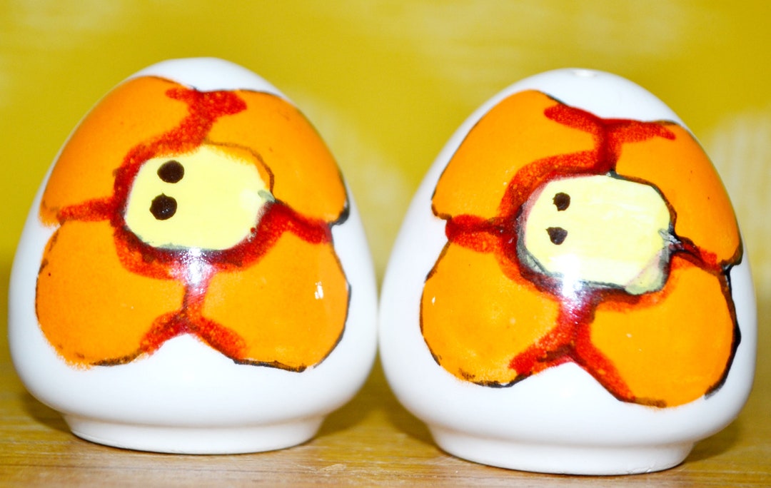 Salt and Pepper Shaker Set 70s Retro Design Made of Ceramic White ...