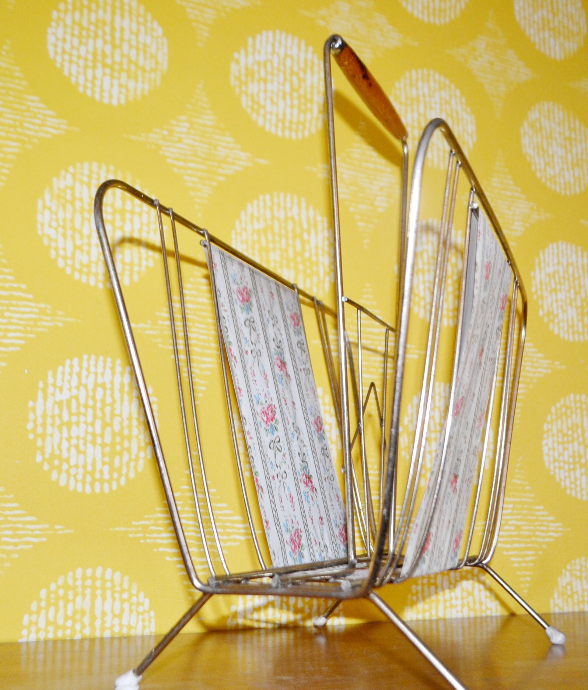 True Vintage Newspaper Stand 50s Retro Vintage Mid Century Rockabilly ...
