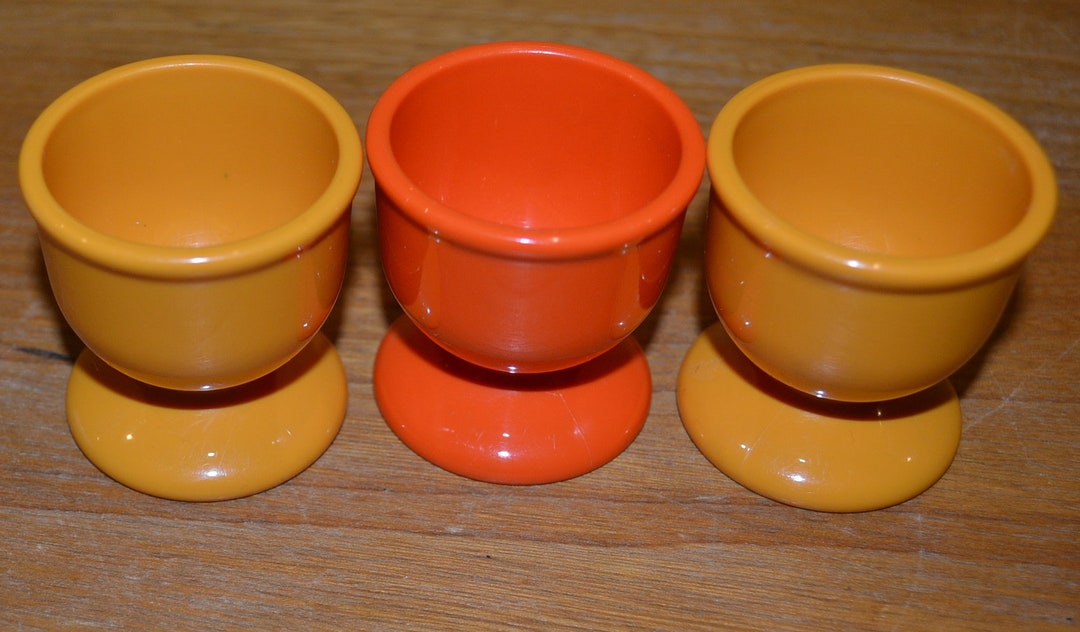 3x Vintage Egg Cups 70s Plastic Yellow/orange Retro Mid Century Shabby ...