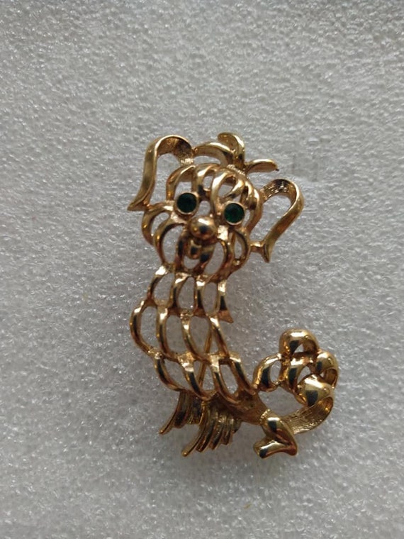 Dog Brooch - 1972 Avon Dog brooch - Pekingese Dog bro… - Gem