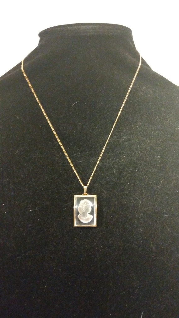 Sarah Coventry 1976 "Thea" glass cameo intaglio penda… - Gem