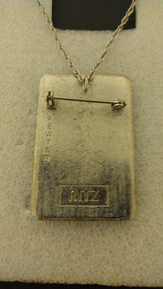 1975 "Ritz Lady" Art Deco rectangular brooch/pendant - Gem