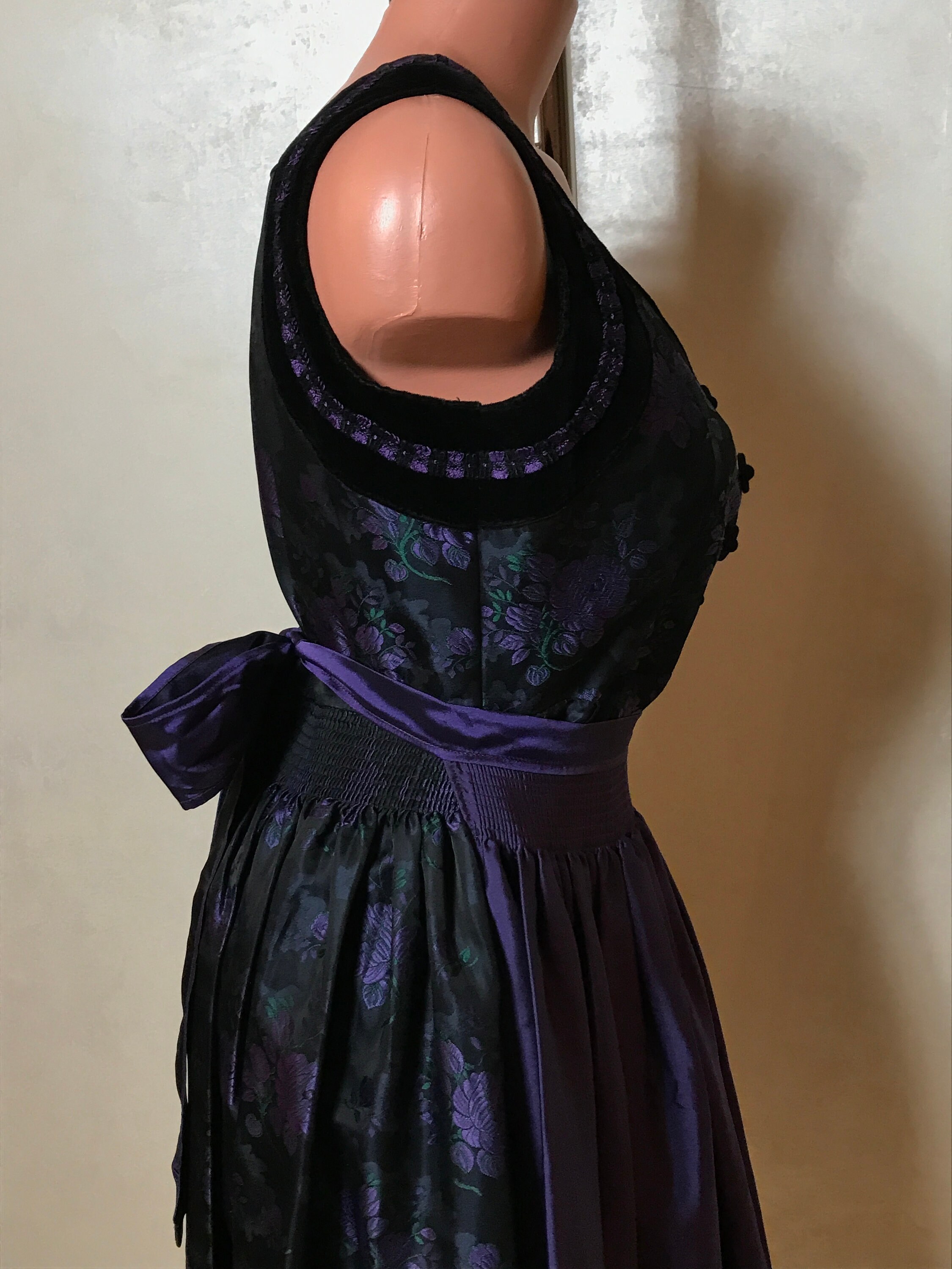 Black Vintage 80s Dirndl Dress Dress and Apron Purple Floral - Etsy UK