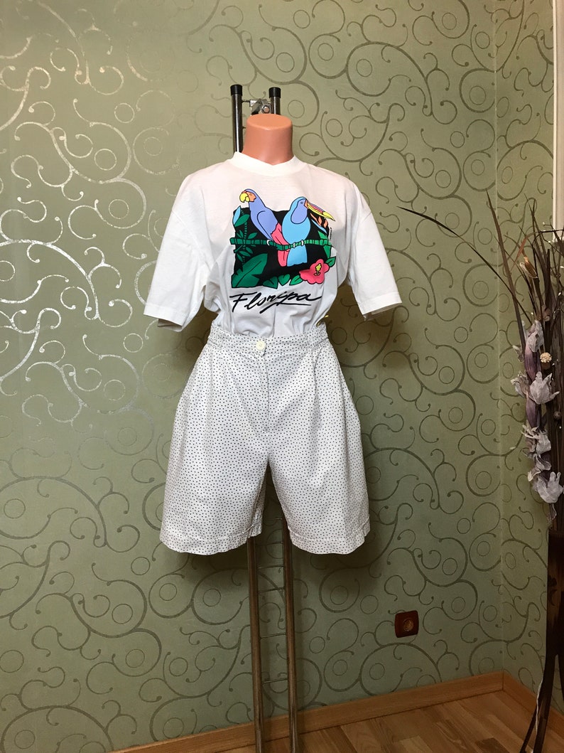 White Vintage 80s Womans Shorts, High Rise, Wide Design, Above-the-knee ...