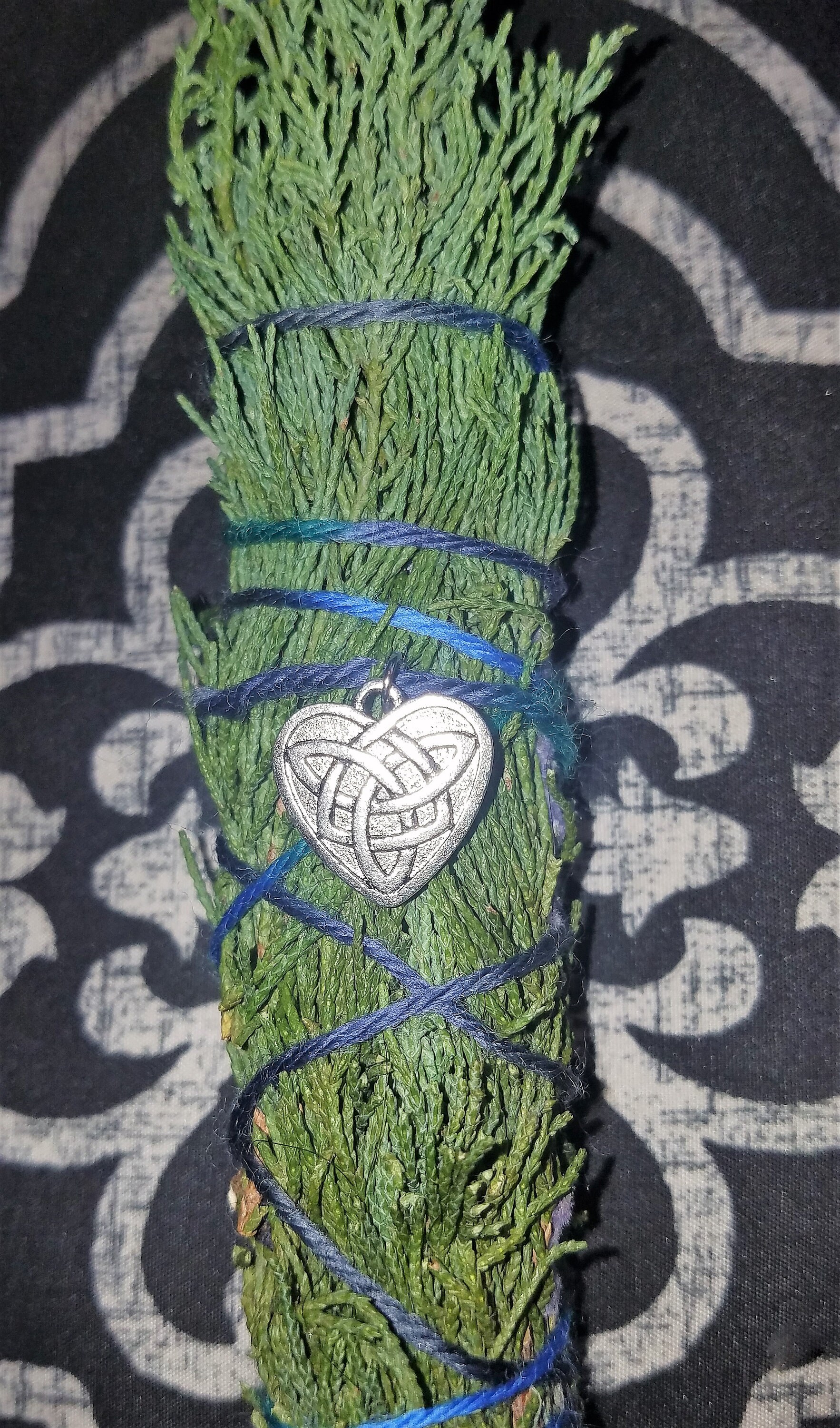 Juniper Smudge Purification Cleansing SAINING Celtic Heart | Etsy