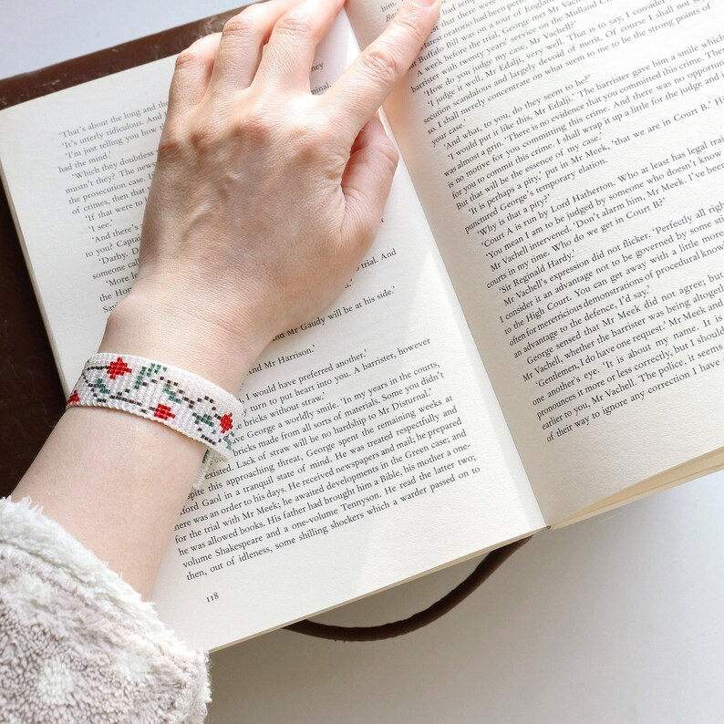 Seed Bead Loom Pattern - Berry Floral Bookmark & Bracelet Tutorial ...
