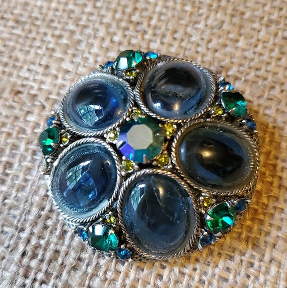 Large Round Shades of Pink Brooch, Flower Design, Go… - Gem