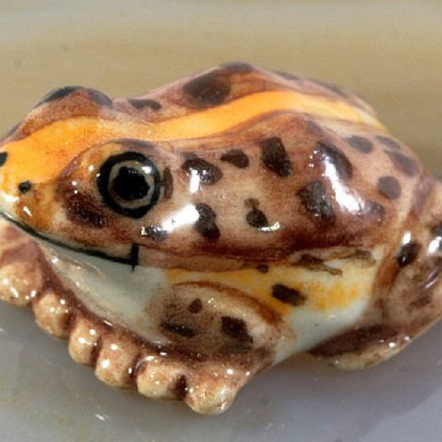 ZOOCRAFT Miniature Ceramic Frog Figurine Brown Animal - Etsy