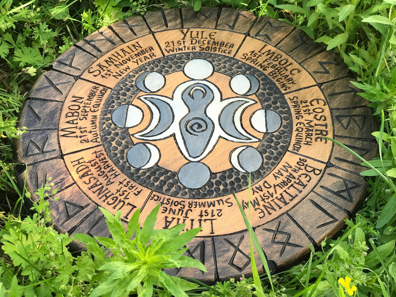 Hecate, Wheel of the Year, Altar, Runes, Pagan,paganism, Wicca, Witches ...