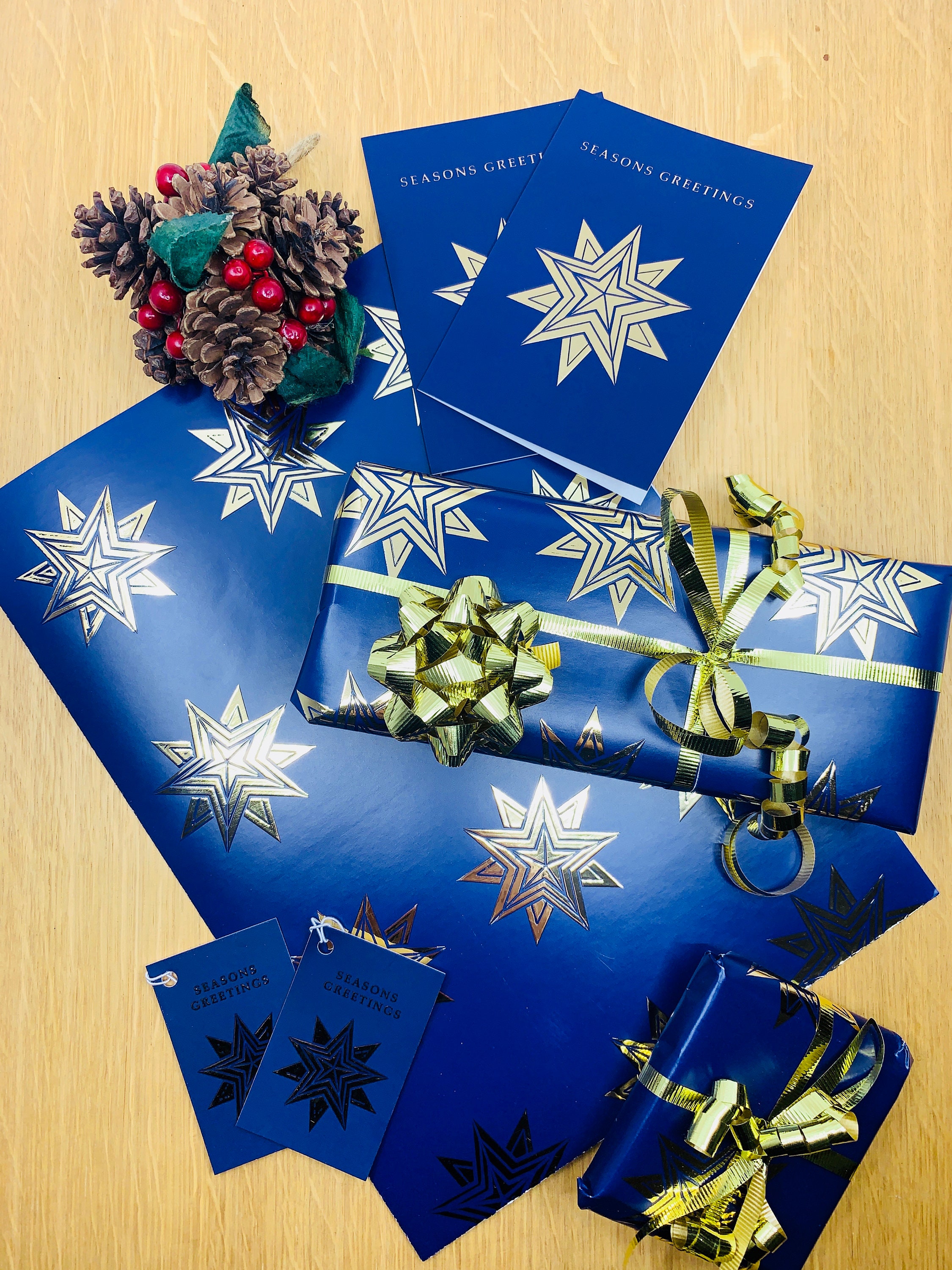 Luxury Gold Foil Star Wrapping Paper With FREE Gift Tags, Perfect for ...