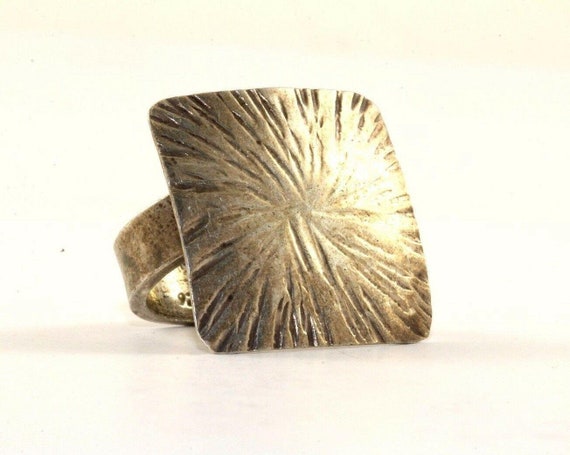 Vintage Size 6 Square Design Textured Ring Sterling 9… - Gem
