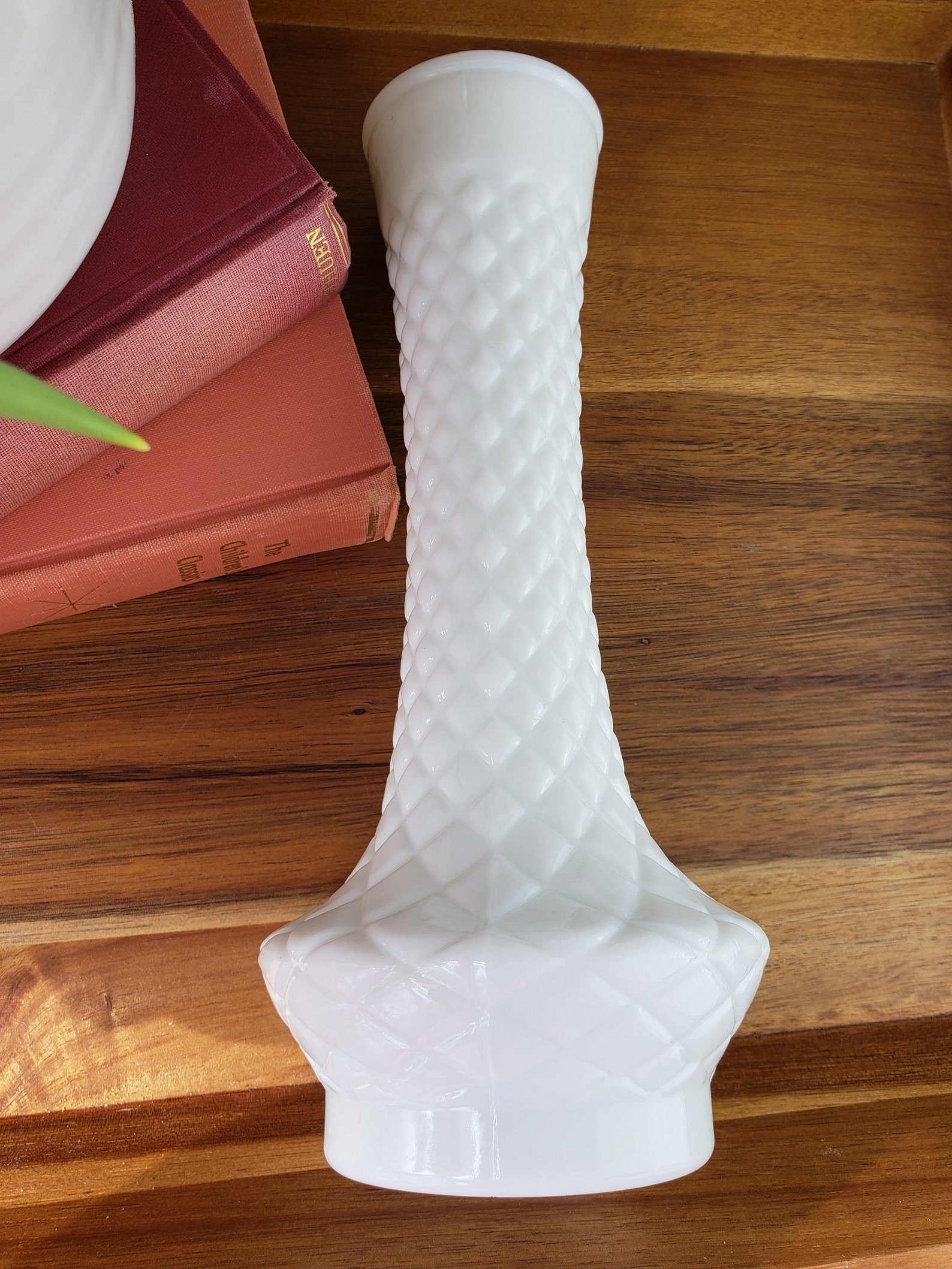 White Milk Glass Diamond Pattern Vase Crisscross Pattern - Etsy