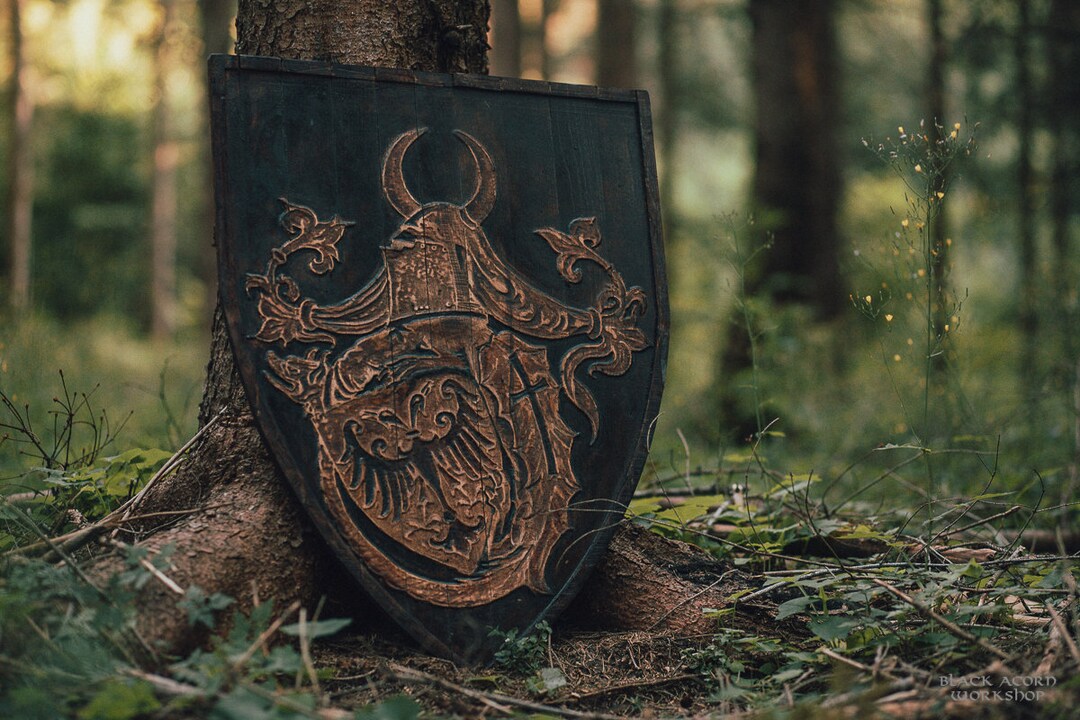 Medieval Heather Type Shield With a Crest - Etsy