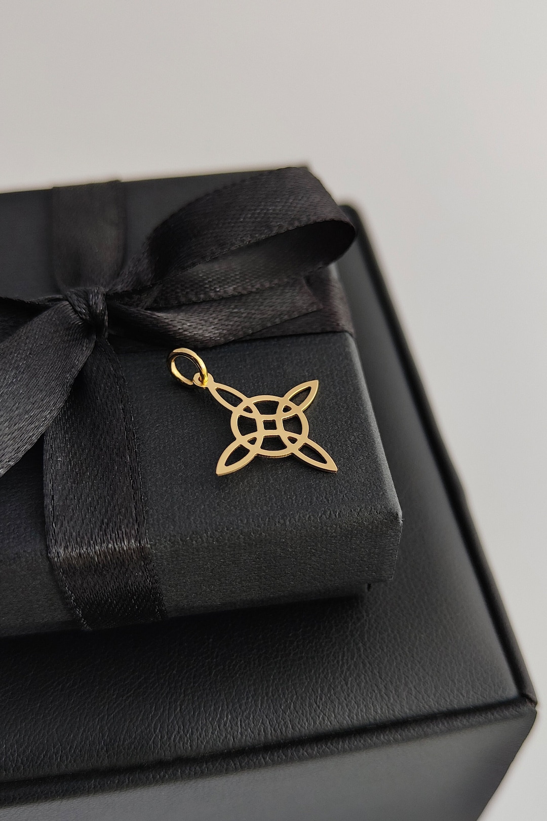 18K Gold Witch's Knot 18K Solid Gold Celtic Knot Wiccan - Etsy
