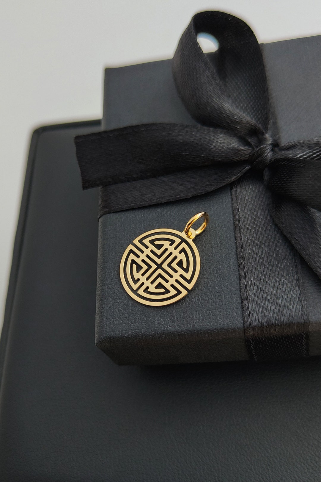 Fu Lu Shou Pendant in 18K Gold, Chinese Symbol for Good Luck in 18K ...