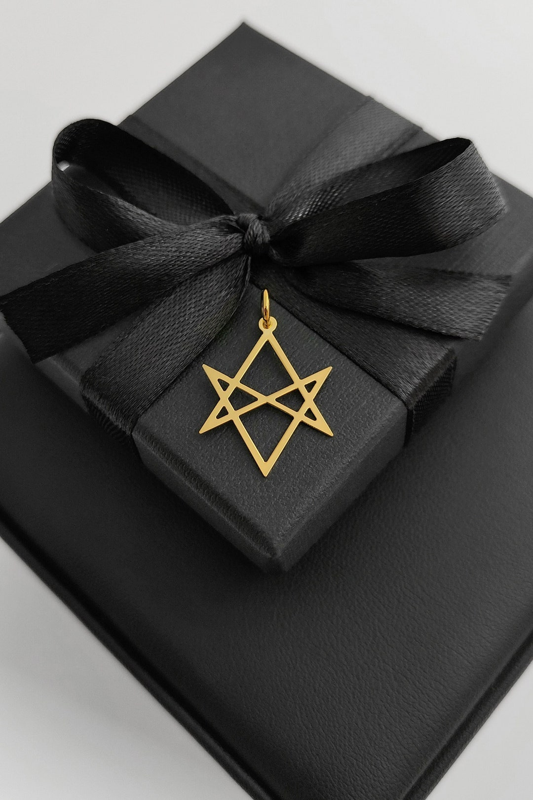Unicursal Hexagram in 18K Gold. 18k Solid Gold Hexagram Pendant ...
