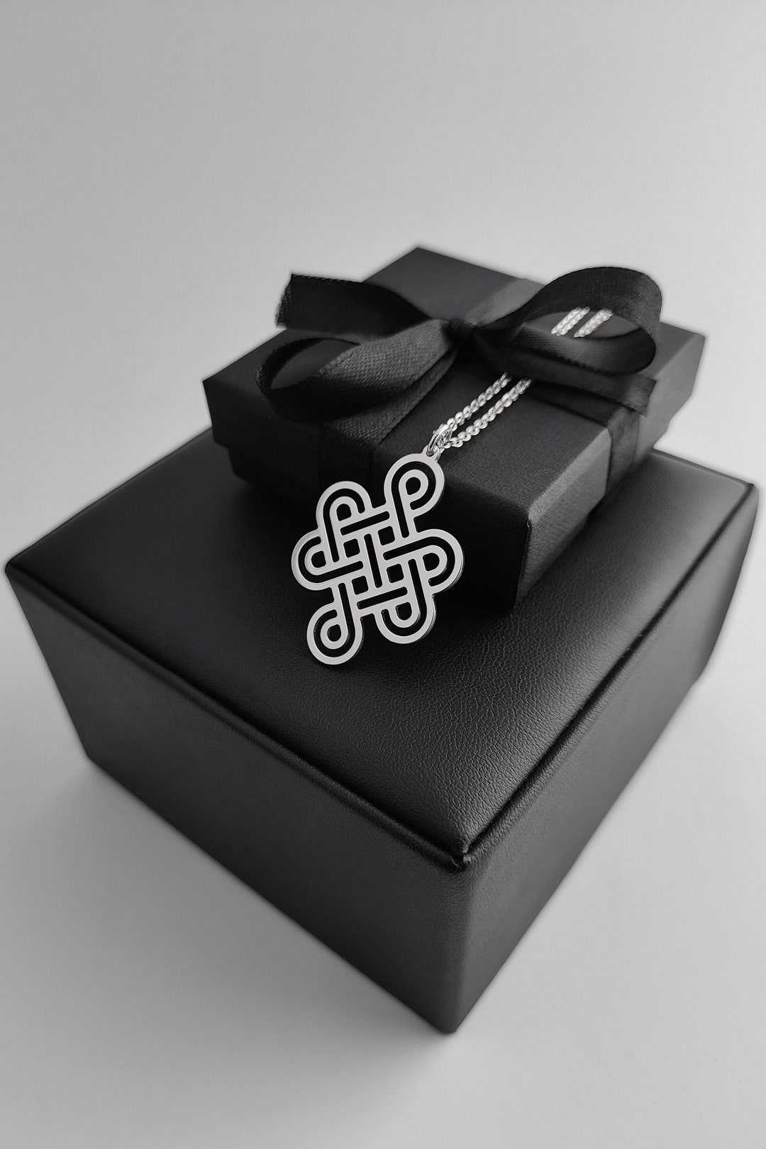 Endless Knot, Eternal Knot, Shrivatsa, Buddhist Jewelry, Meditation ...