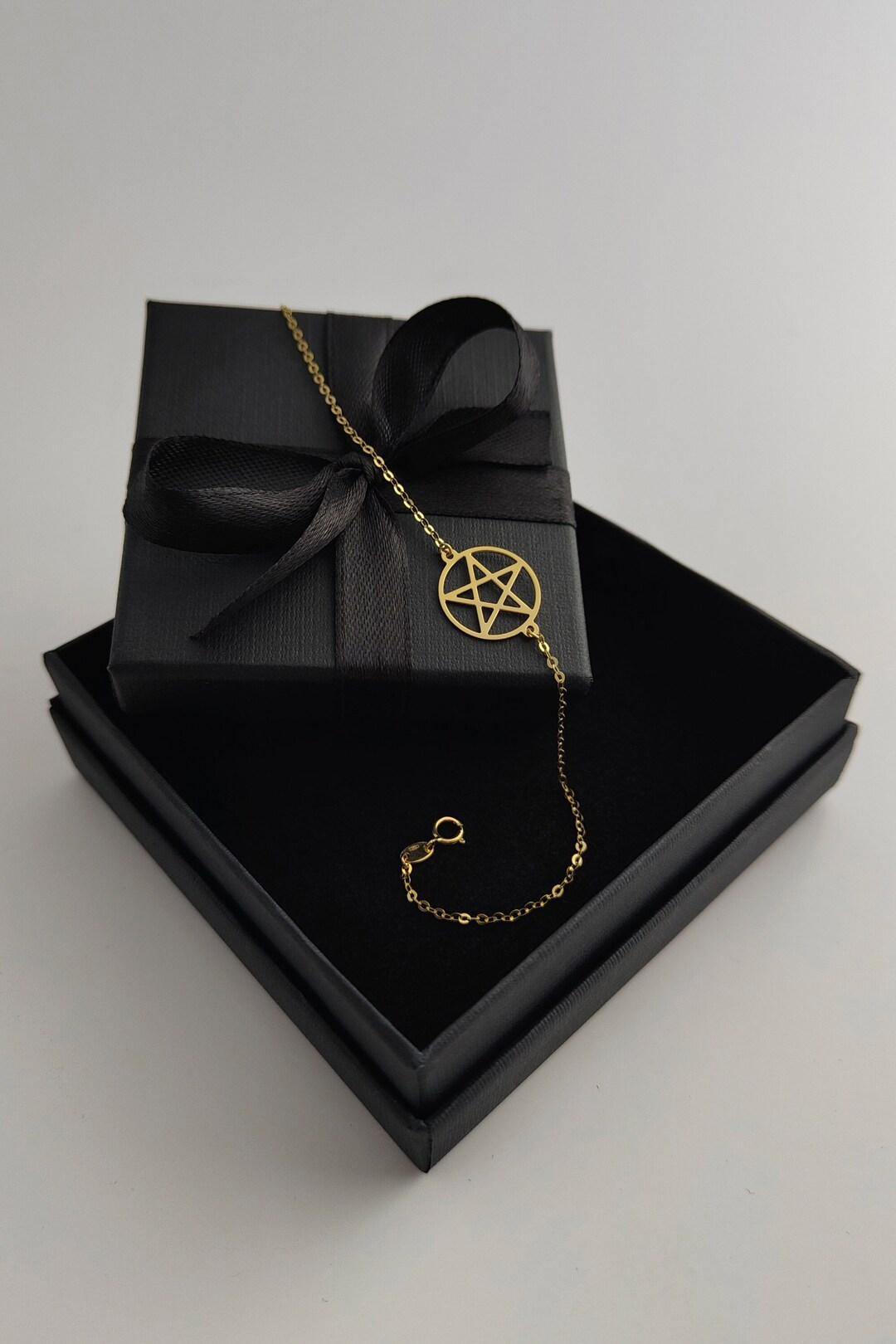 18K Solid Gold Pentagram Bracelet. 18K Gold Pentacle Bracelet. Women ...