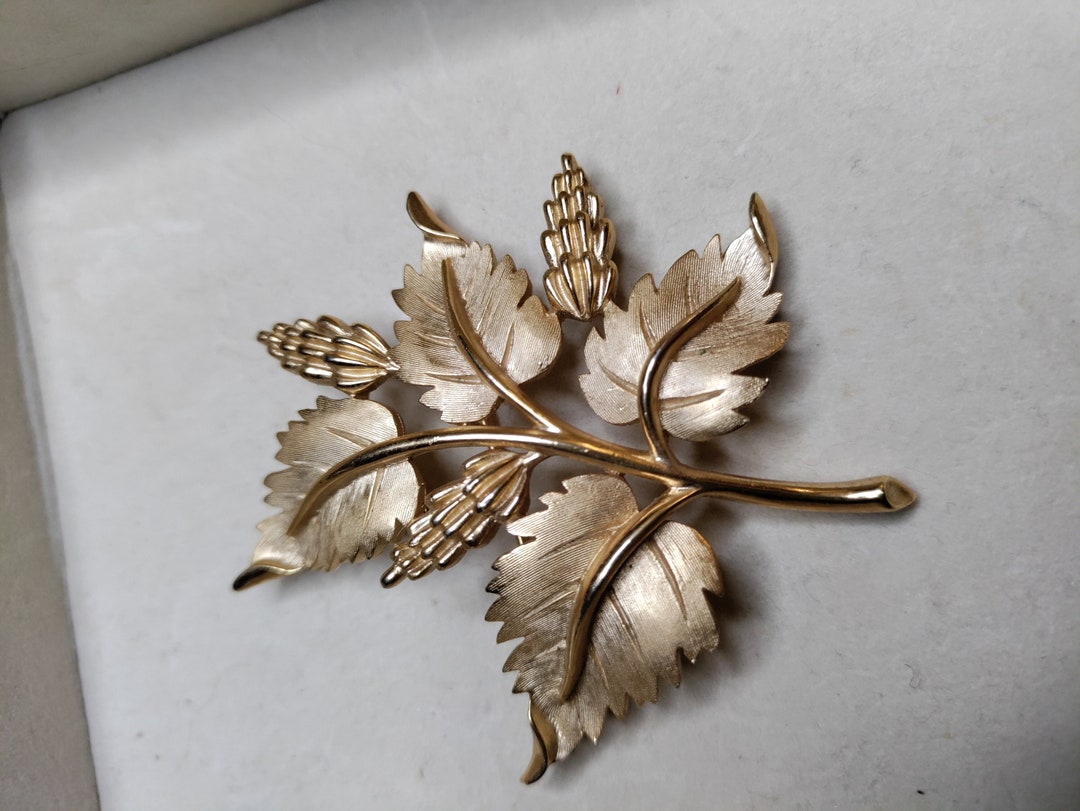 Vintage Trifari Gold Tone Leaf Brooch - Etsy