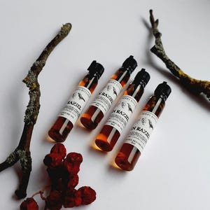 Fin Raziel 2ml Perfume Oil, Glass Vial Sample, Smokey and Potent Aromas ...