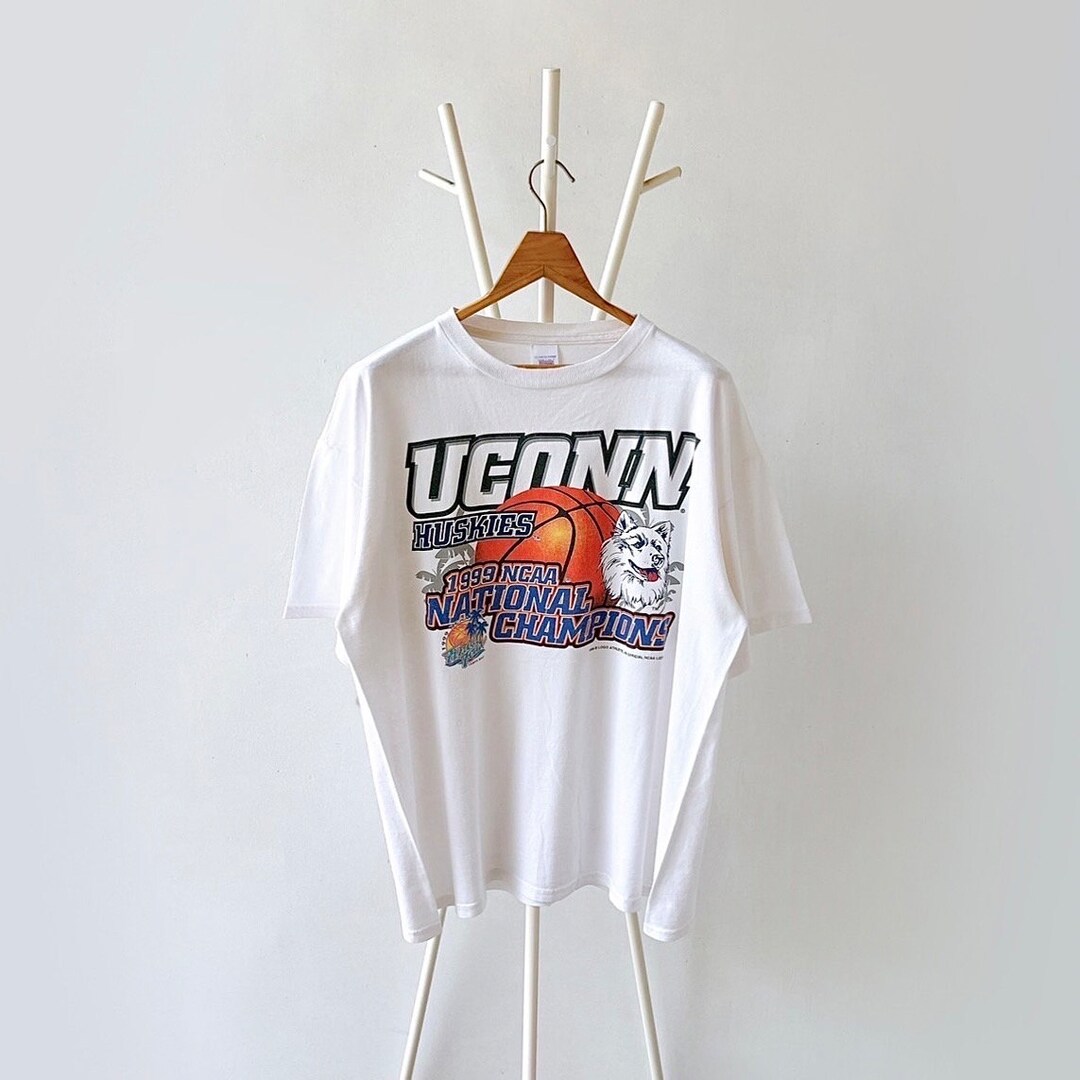 90s University of Connecticut Uconn Huskies T-shirt/ XL - Etsy