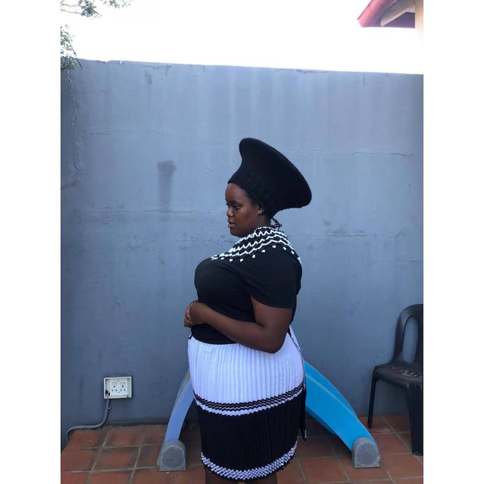 2 Piece Zulu Isicholo Hat and Black and White Beaded Necklace Set ...