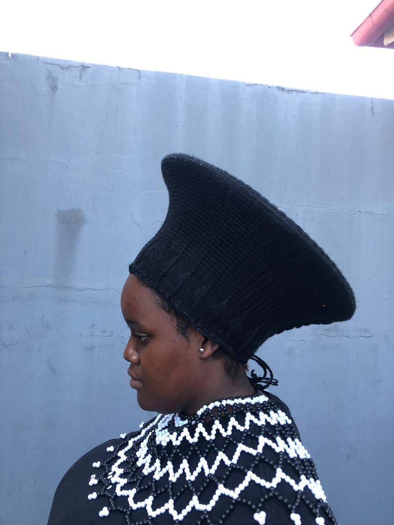 2 Piece Zulu Isicholo Hat and Black and White Beaded Necklace Set ...