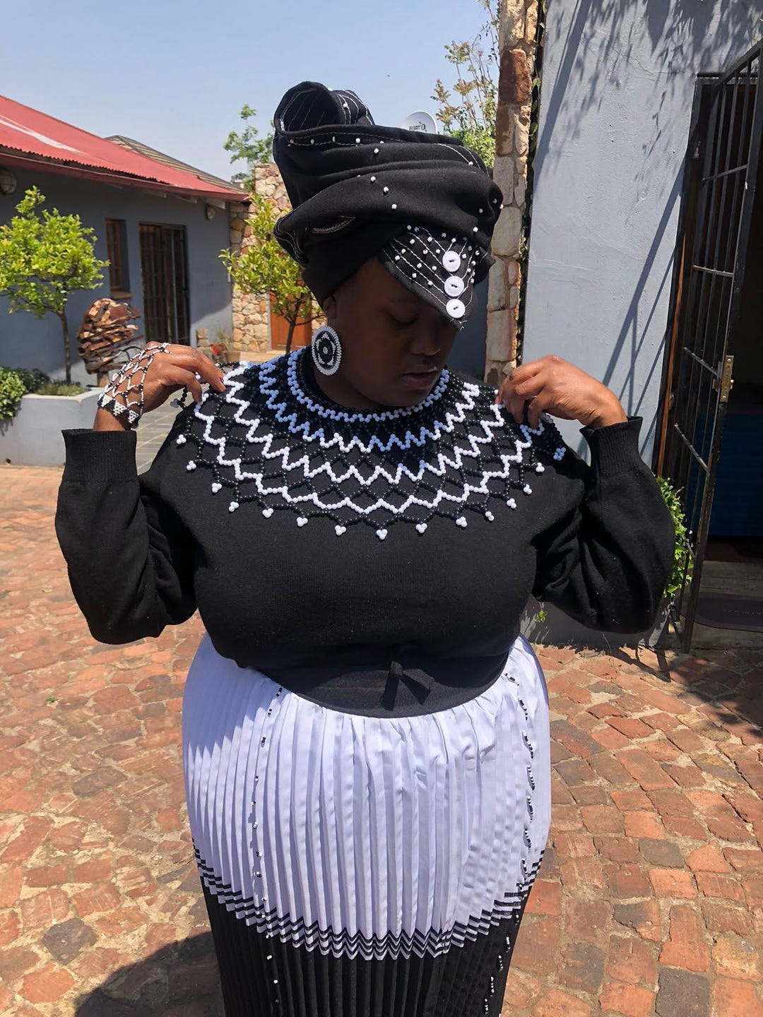 5-piece Black and White Beaded Xhosa Doek/headwrap, Necklace, Earrings ...