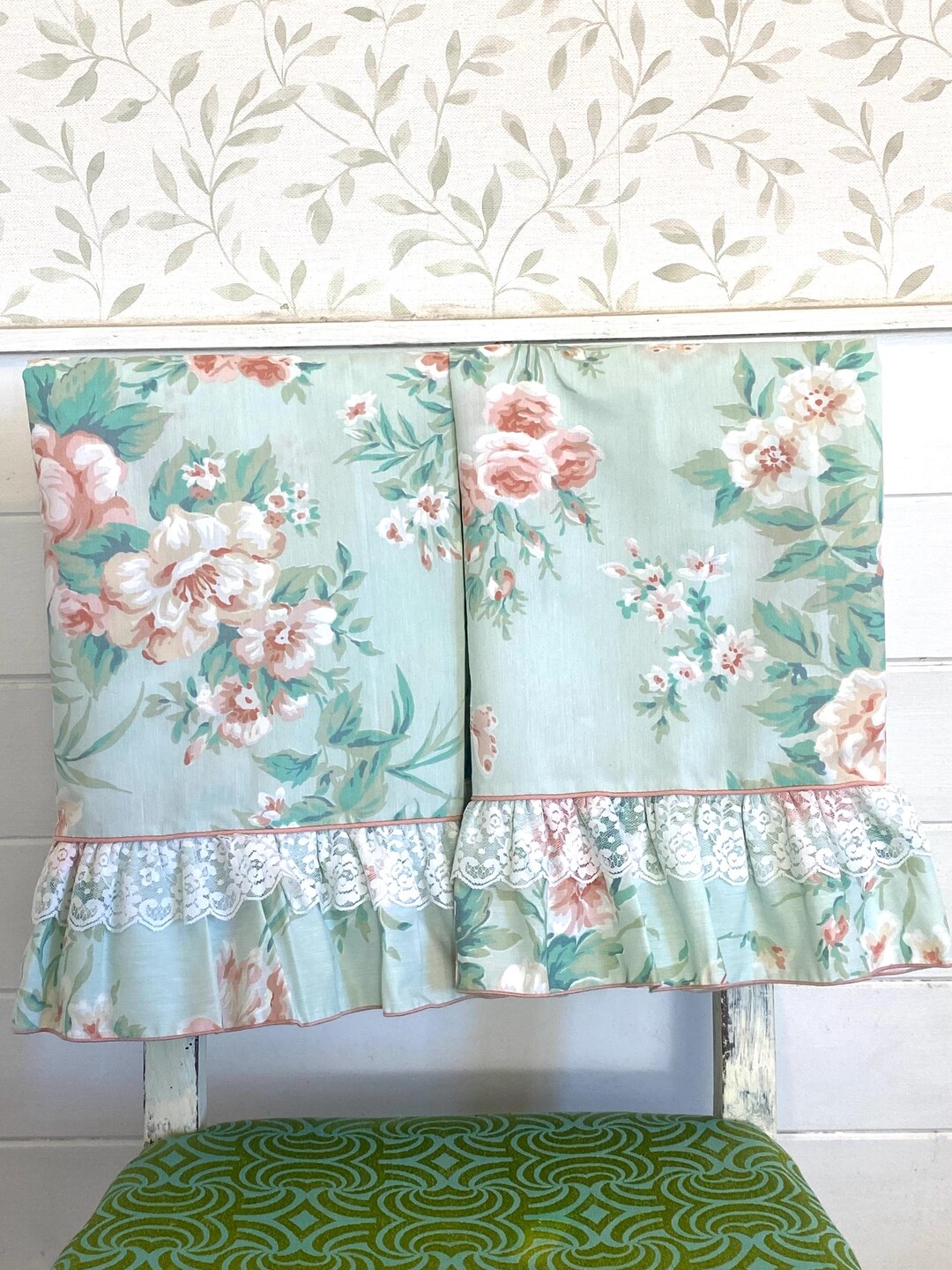 2 Vintage Pillow Cases Green Floral Pattern 1980s Green and Peach ...