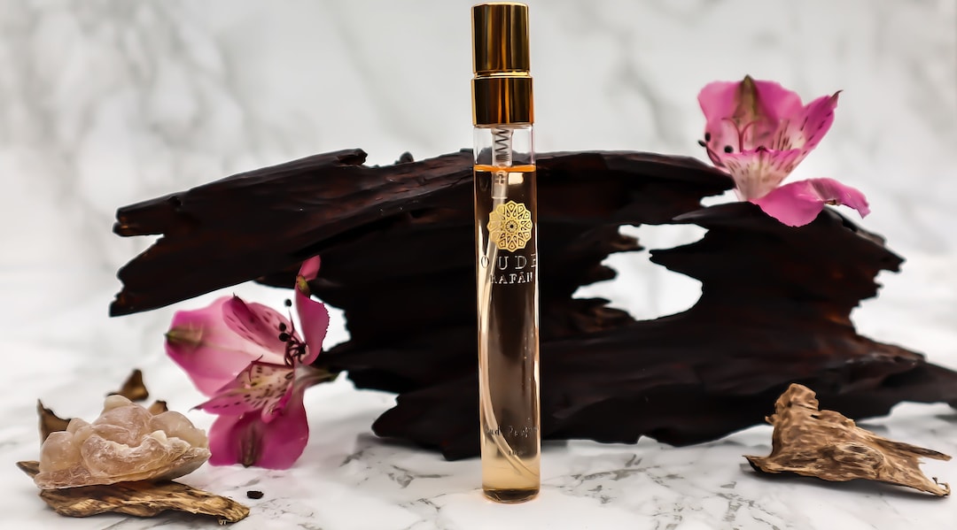 Levant Perfume for Woman Oud Agarwood Amber Iris Floral Mature Powerful ...