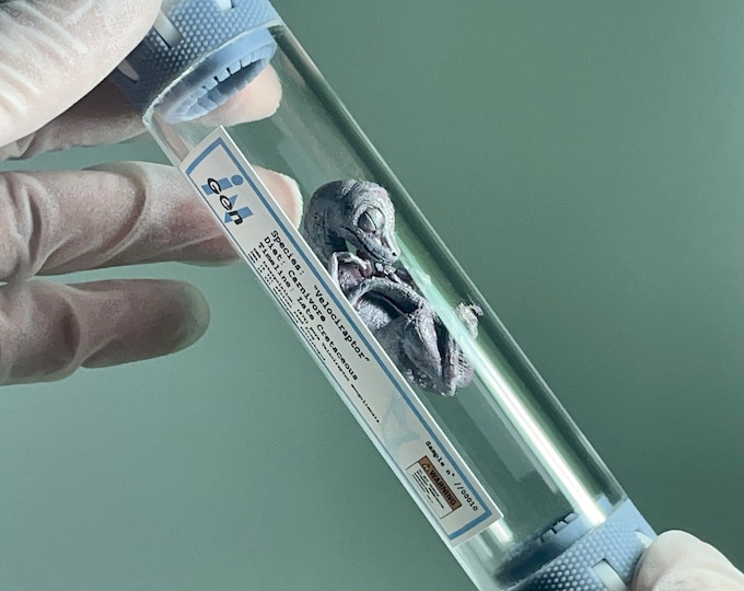 Jurassic Park velociraptor Dinosaur Embryo In-gen Laboratory Capsule ...