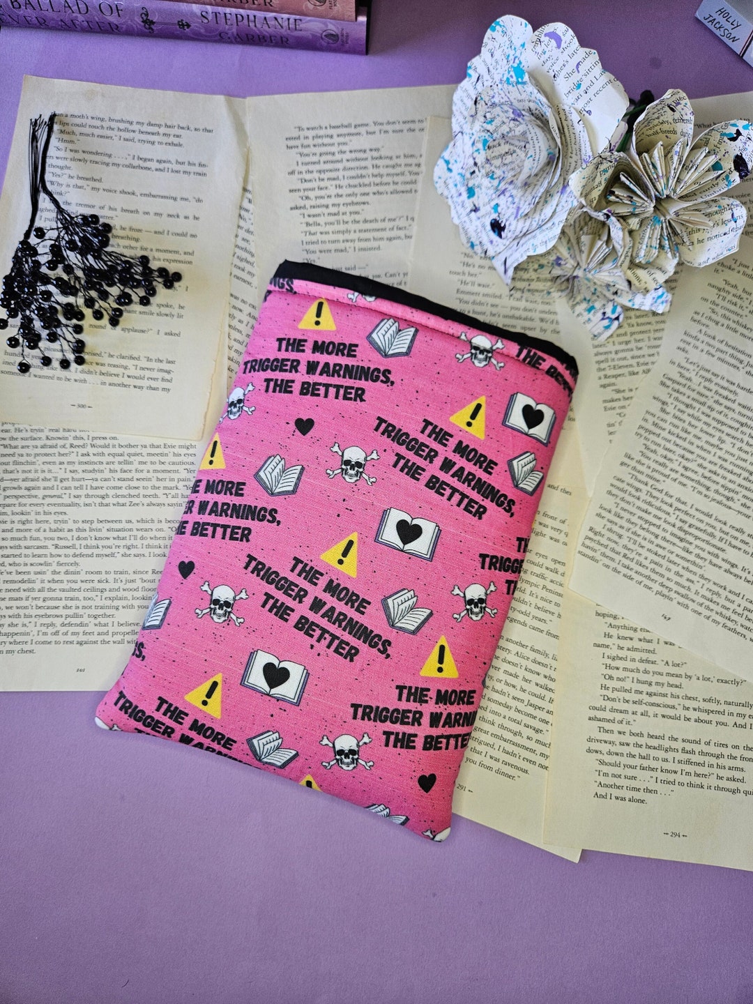 Dark Romance Book Sleeve, Book Protection for Travel, Kindle Sleeve ...