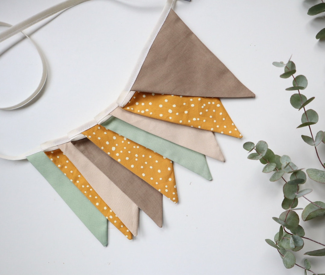 Cadena de banderines habitación infantil lunares oliva, beige y mostaza ...