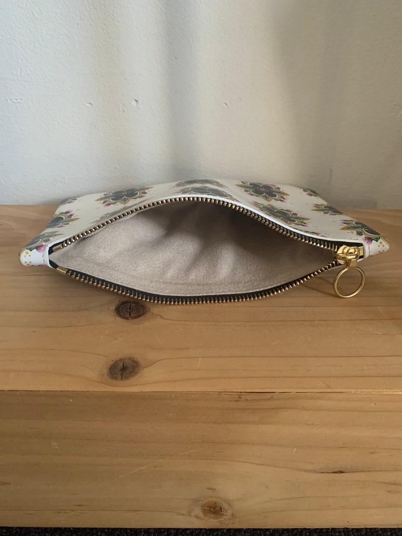 White 4 Leaf Clover Mandela Repeat Clutch - Etsy.de