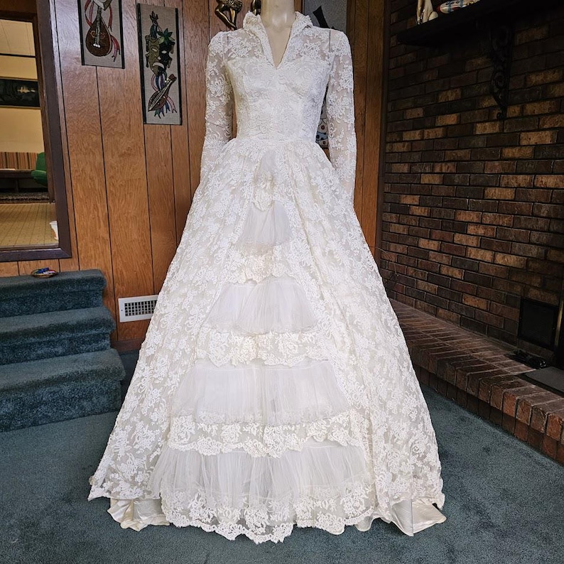 Vintage 50s Floral Bows Lace Netting Wedding Gown Cupcake Cathedral ...