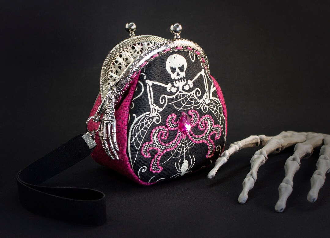 Goth Kiss Lock Coin Purse Fuchsia and Black Purse With Wristlet Strap ...
