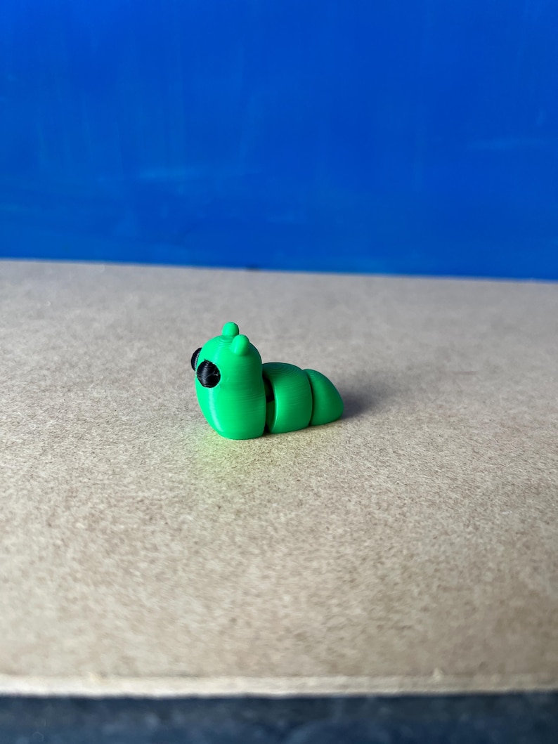 Green Slug: Articulated Fidget Toy or Keyring - Etsy