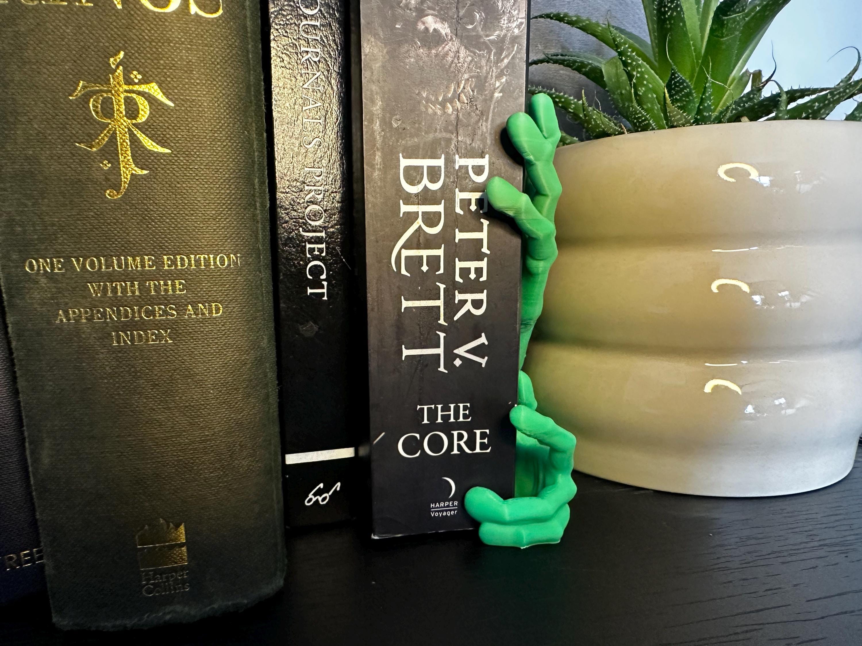 Green Alien Bookends | Sci Fi Extraterrestrial Shelf Decor | Geek Decor ...