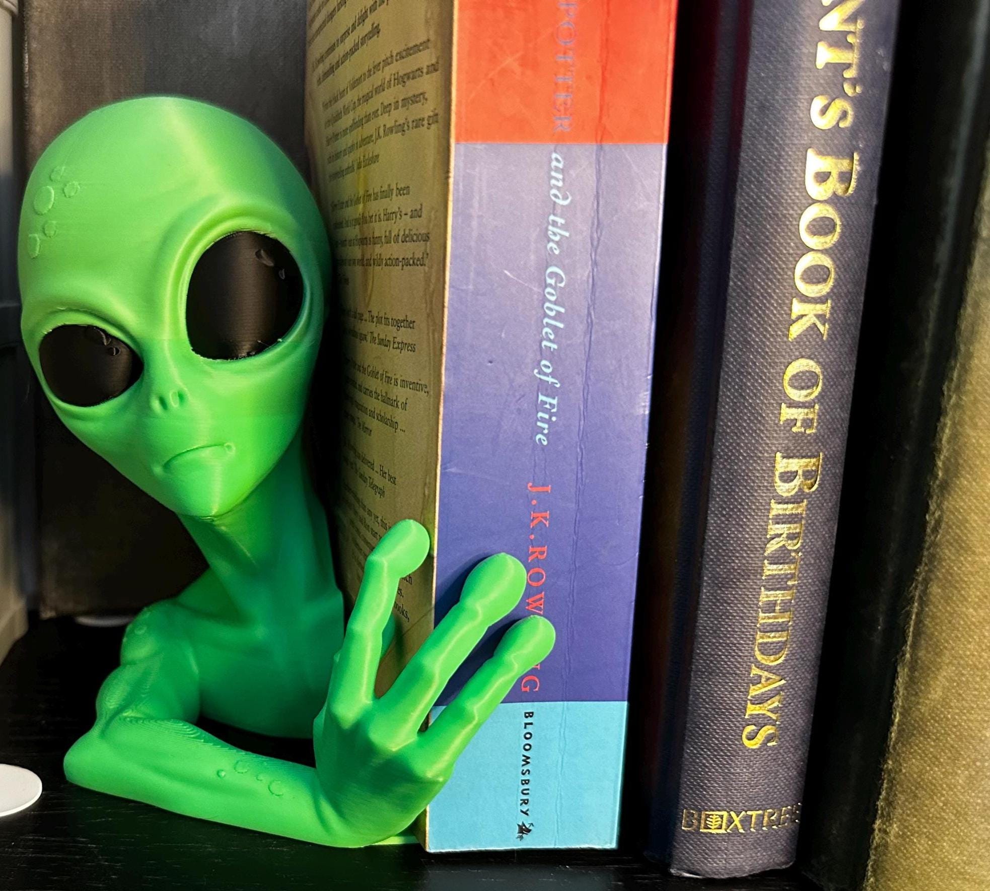 Green Alien Bookends | Sci Fi Extraterrestrial Shelf Decor | Geek Decor ...