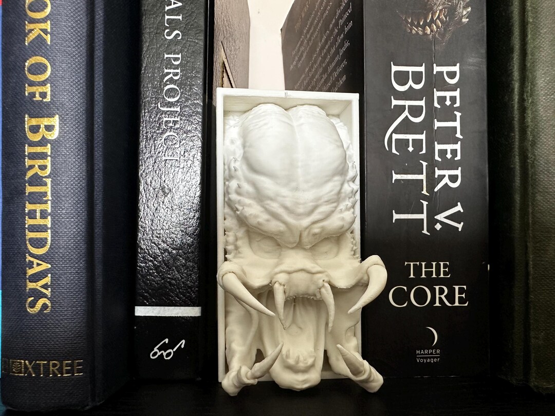 Hunter Sci-fi Horror Book Nook Insert – Alien Creature Shelf Diorama ...