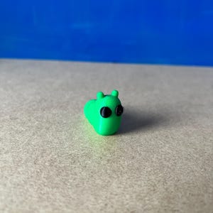 Green Slug: Articulated Fidget Toy or Keyring - Etsy