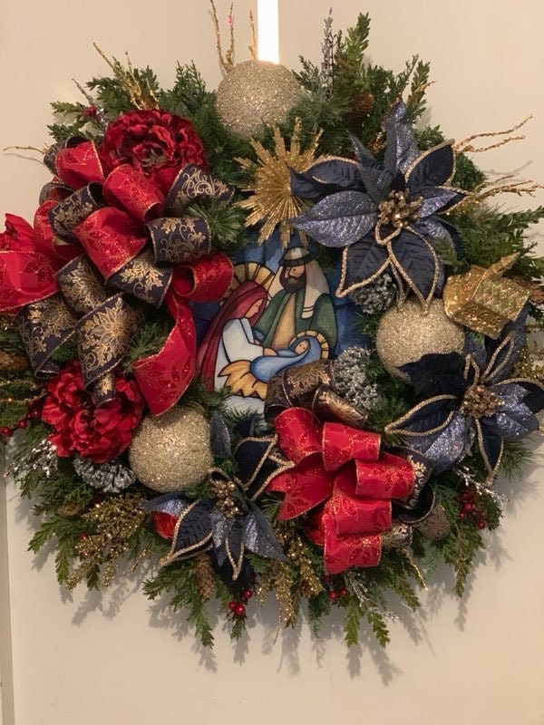 Christmas Nativity Wreath, Nativity door and fireplace wreath with red ...