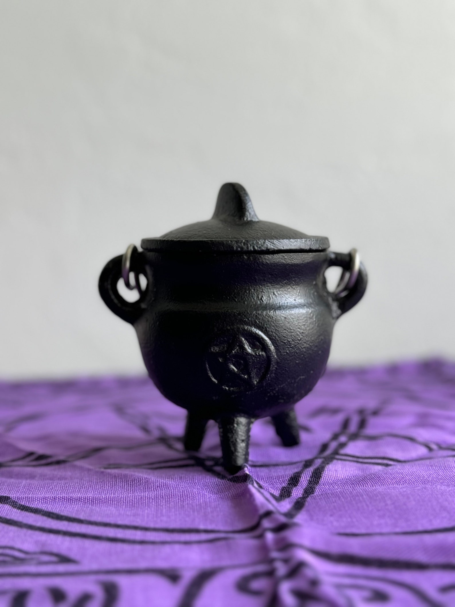 Cast Iron Cauldron With Lid, Potions and Brews, Candle Holder, Cast ...