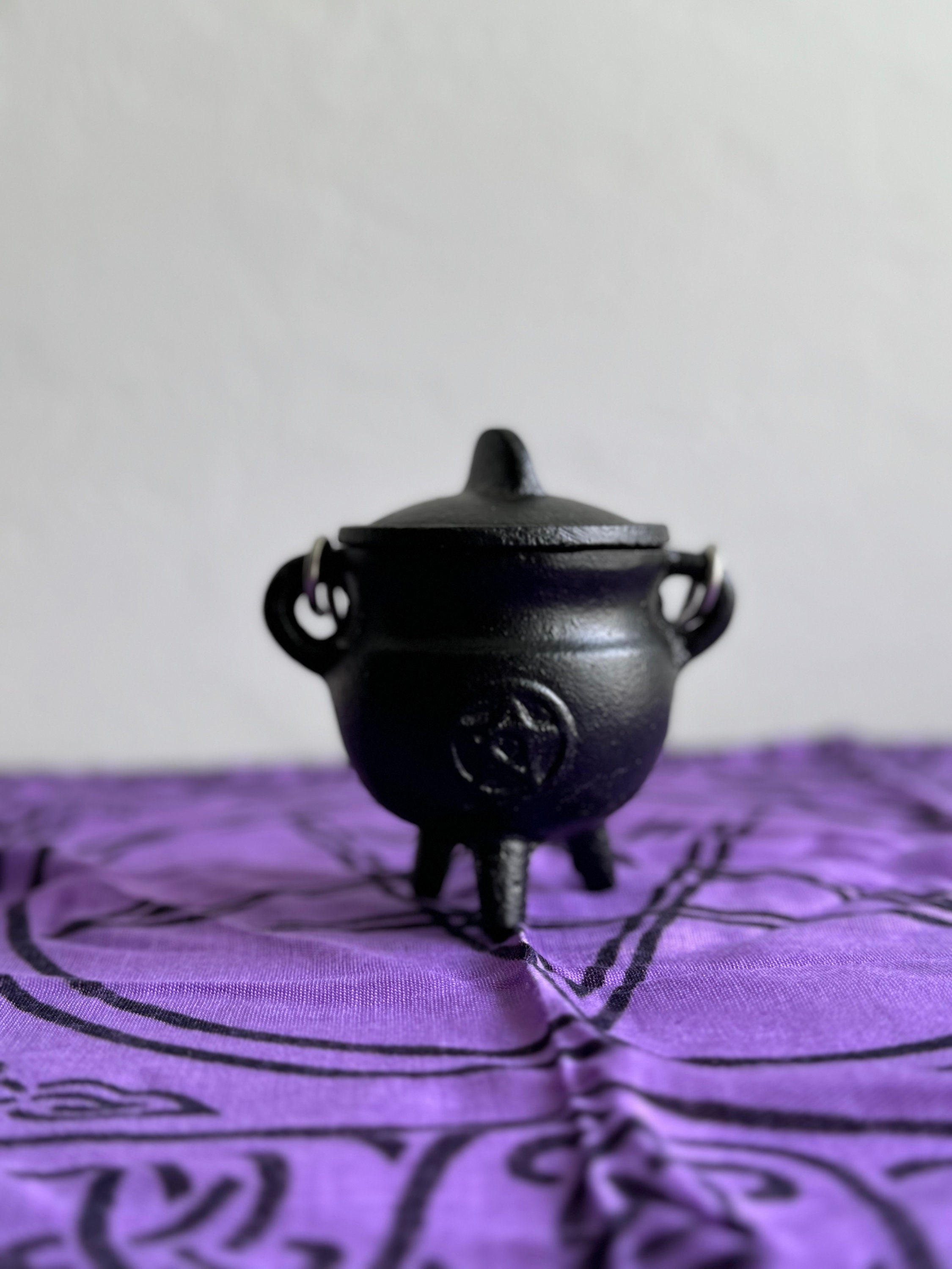 Cast Iron Cauldron With Lid, Potions and Brews, Candle Holder, Cast ...