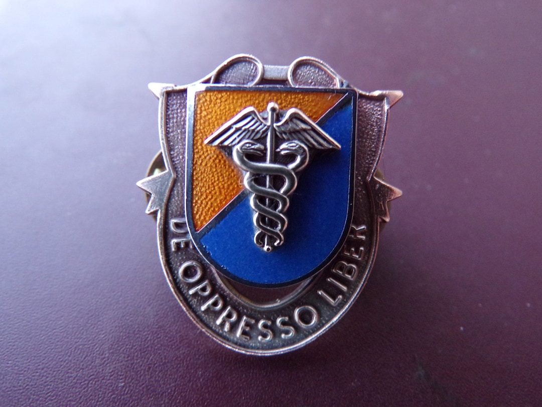 8th Special Forces Airborne Medical Crest Military Insignia Beret Badge ...