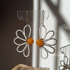 Groovy Daisy Beaded Flower Earrings /statement Earrings / Mod Flower ...