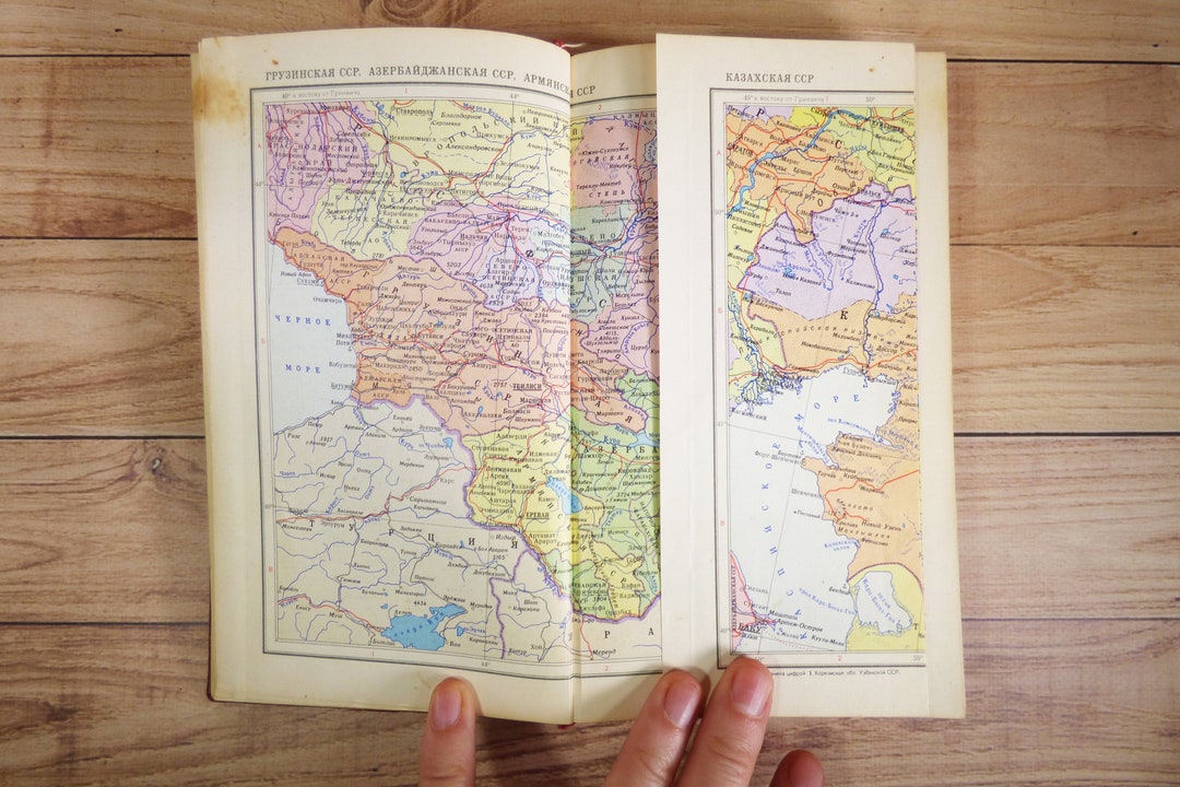 World Atlas Vintage World Maps World Map Book in Russian Old World Map ...